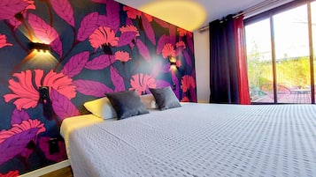 Quarto Quádruplo, terraço | Com decoração personalizada, com mobília individualizada, secretária