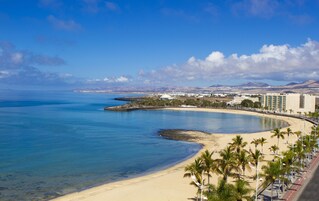 Perto da praia, praia de areia branca 