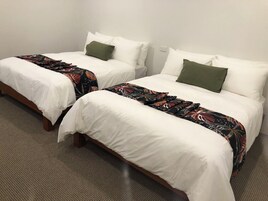 Quarto Executivo, 1 quarto, adaptado para pessoas com dificuldades visuais | Lençóis de algodão egípcio, roupa de alta qualidade, edredões de penas