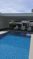 Piscina exterior, da(s) 9:00 à(s) 10:00, espreguiçadeiras