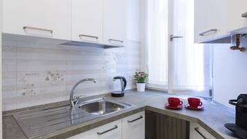 Apartamento Comfort | Cozinha privada | Uma cafeteira/bule