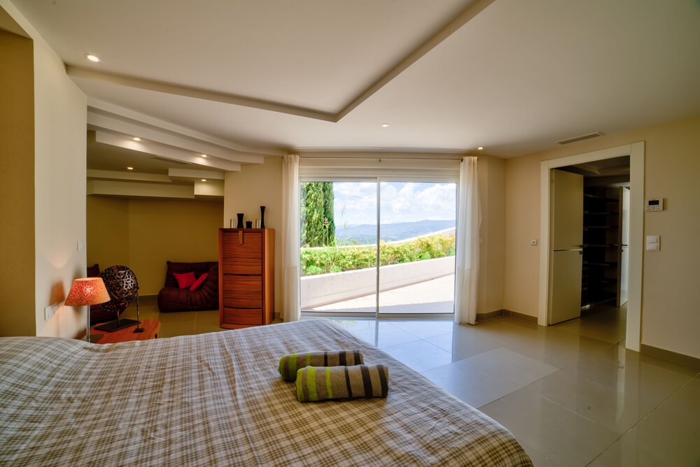 6 Bedrooms Luxury Villa - Grasse