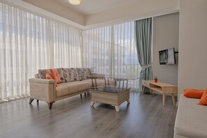 Televisor LCD de 102 polegadas com canais via satélite, televisor 