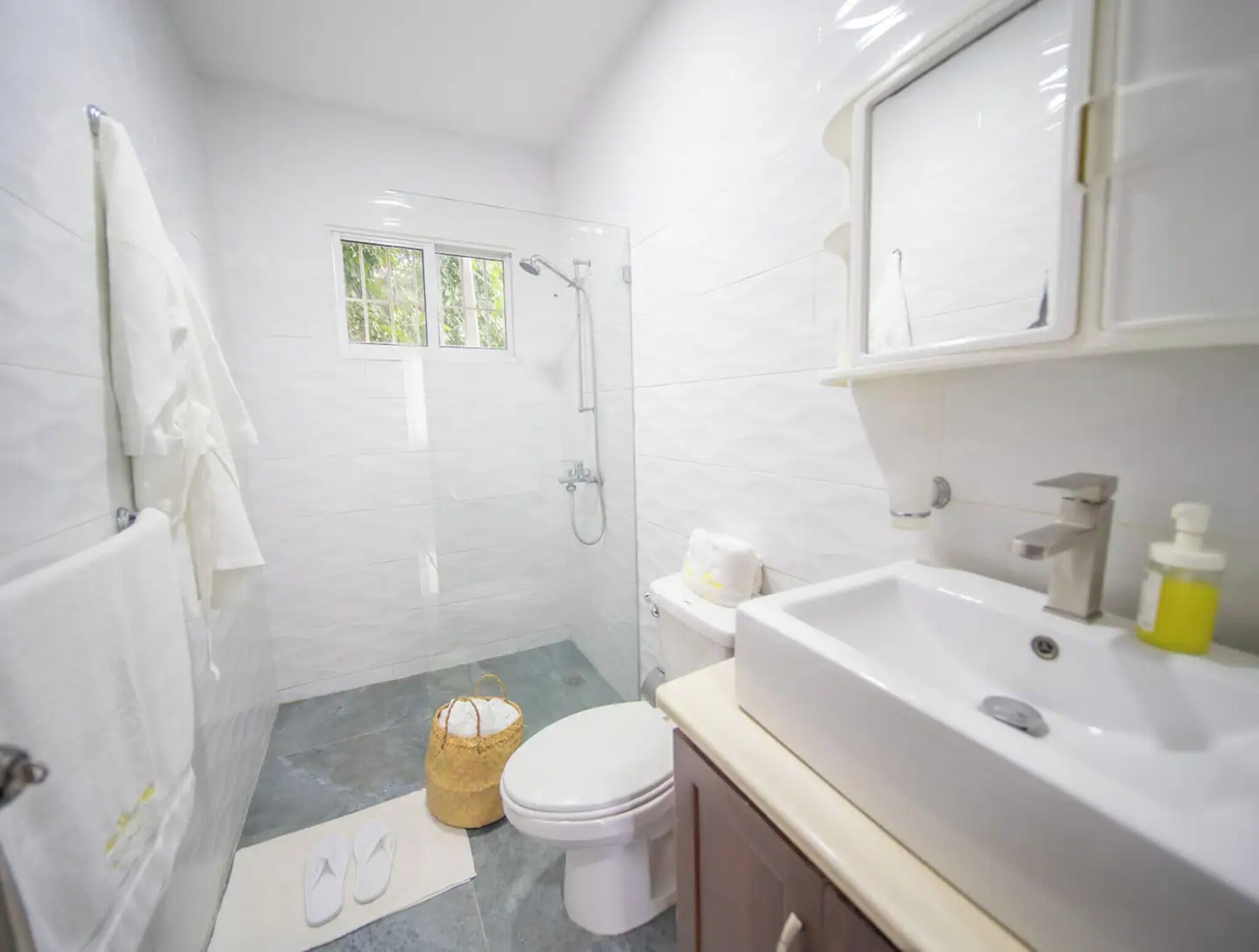 Apartamento em Condomínio Fechado, 2 quartos, fumadores, piscina privativa | Comodidades da casa de banho