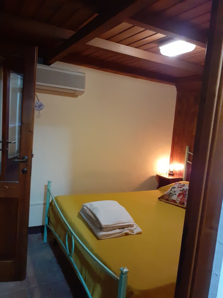 Casale In Pietra Tra Gli Ulivi Secolari E I Resti Della Villa Romana Di Orazio - Casperia