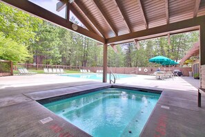 Condo, 1 cama King (Ridge Condo 42) | Piscina | Piscina interna, piscina externa