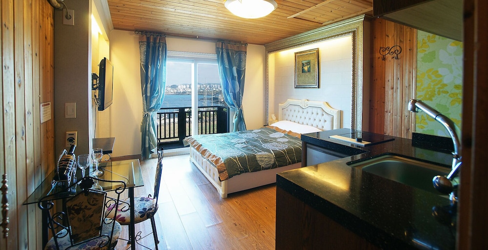 El Roman Pension - Jeju-si