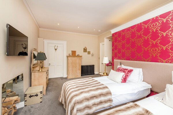 Joivy Ultra Luxe 3br Home Near Princes St - Edinburgh