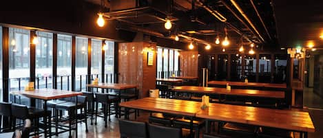 Café da manhã com buffet todos os dias (KRW 18000 por pessoa)