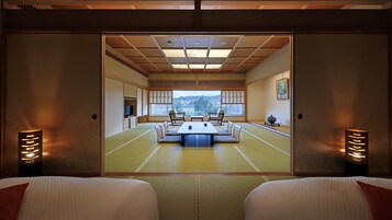 Villa Premium, 1 quarto, não fumadores, vista para o rio (Japanese Western Style, Villa Gassan) | Roupa de alta qualidade, cofre no quarto, secretária, Wi-fi grátis 