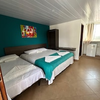 Quarto standard | Quartos à prova de som, Wi-Fi de cortesia, roupa de cama