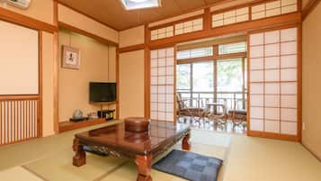 Quarto Quádruplo Tradicional, casa de banho partilhada (Japanese Style) | Wi-fi grátis, roupa de cama fornecida