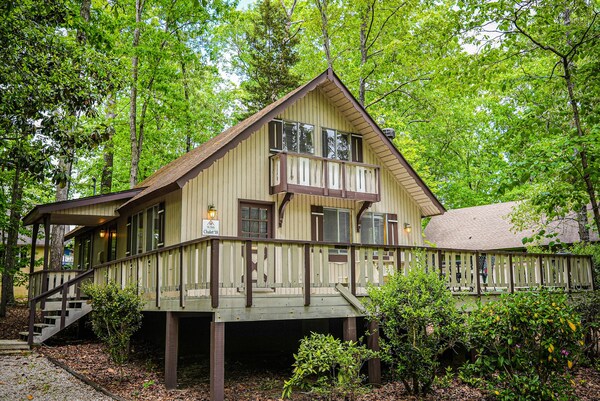 Delightful Pet Friendly Chalet Steps Away From Lake Innsbruck - Pine Mountain, GA