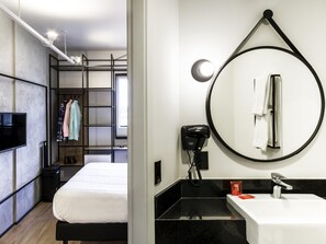 Apartamento, 1 cama de casal | Escrivaninha, cortinas blackout, quartos à prova de som