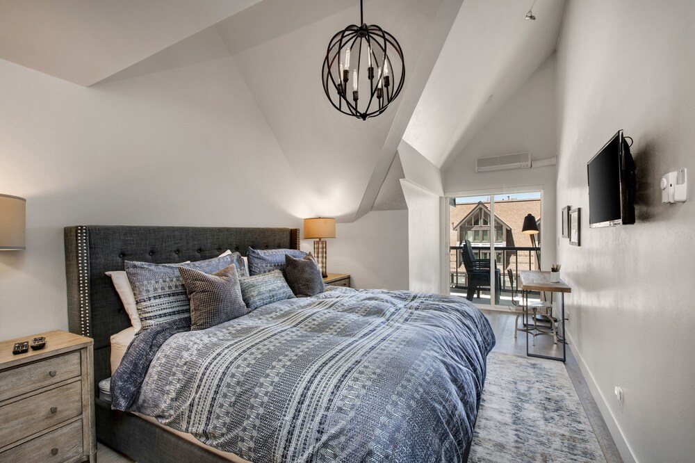 Steps To Shopping, Restaurants, Year-round Recreation & More! Park City Resort Village 208 - Park City, UT