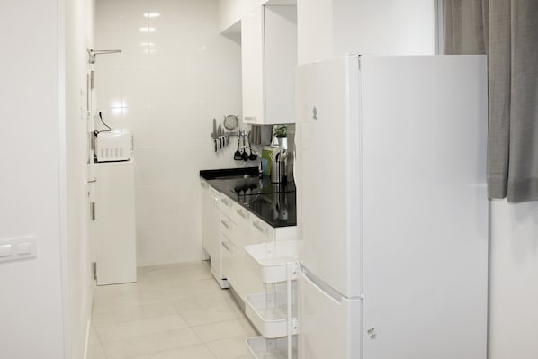 Suite-Estúdio Superior | Cozinha privada | Um frigorífico no espaço comum, um micro-ondas no espaço comum