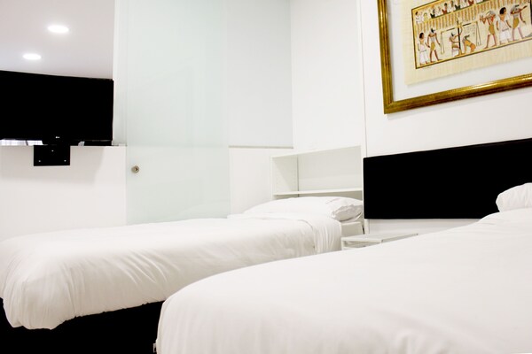 Apartamentos Funway Hostel - Madrid