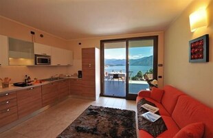Apartamento Familiar, 1 cama de casal e sofá-cama, junto à montanha (Residence Eden Camelia 6) | Cozinha privada | Um micro-ondas, uma placa de cozinha, uma máquina de lavar louça 