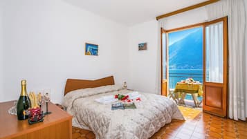 Apartamento Familiar, vários quartos (Bella Lake View) | 2 quartos, ferro/tábua de engomar, Wi-fi, roupa de cama fornecida