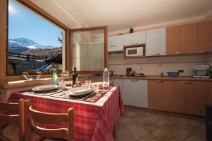 Apartamento Familiar, 2 quartos (Italia 2 Ski in-Ski out 50m) | Vista do quarto
