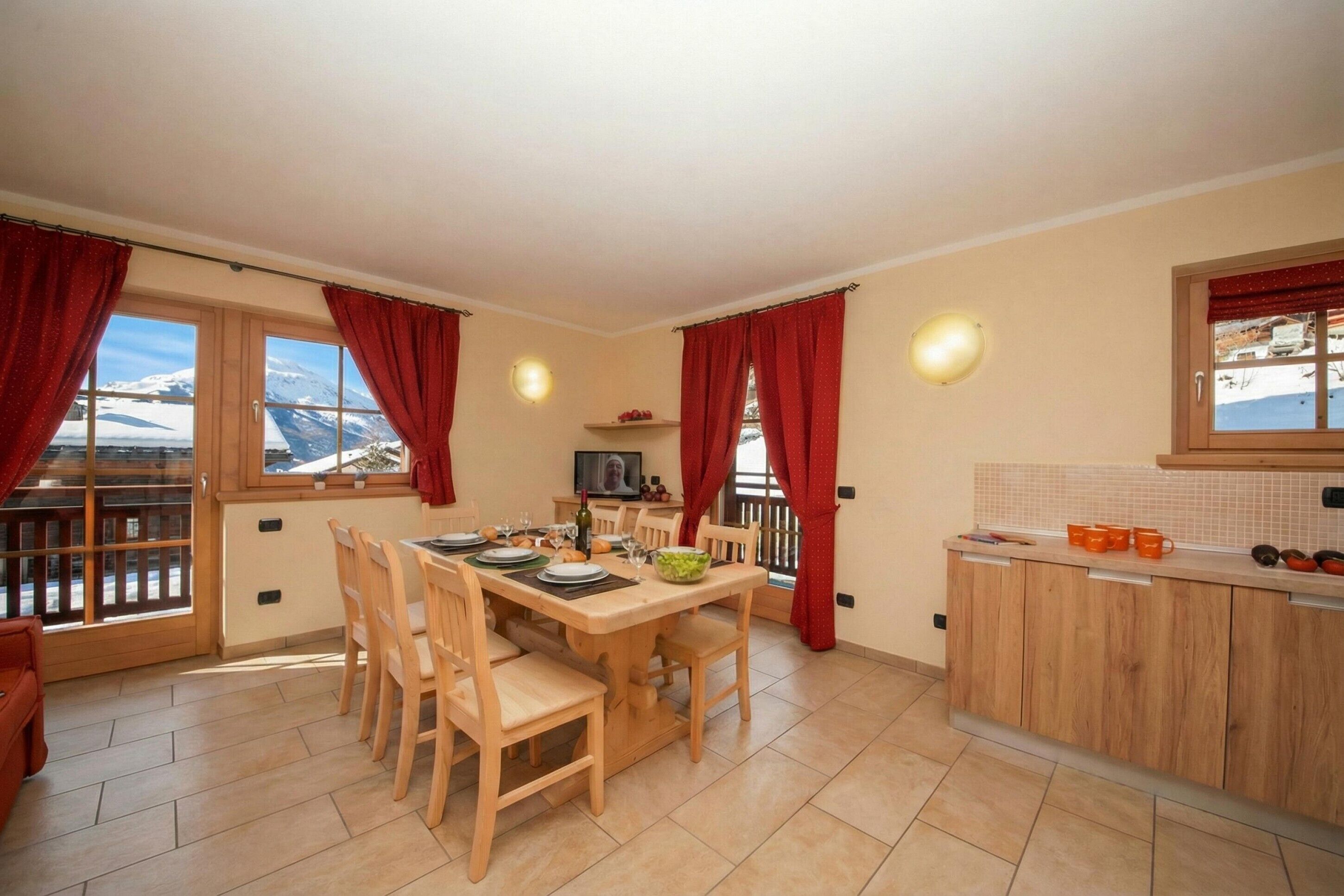 Apartamento Familiar, vários quartos, junto à montanha (Sponda Ski in- Ski out 50m) | Sala de jantar