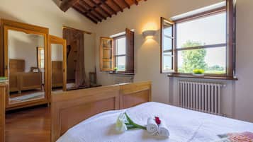 Villa Familiar, vários quartos (Villa Pallina With Pool) | Vista do quarto