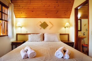 Chalé standard (Alvenaria) | 1 quarto, frigobar, roupa de cama