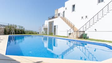 Piscina exterior sazonal