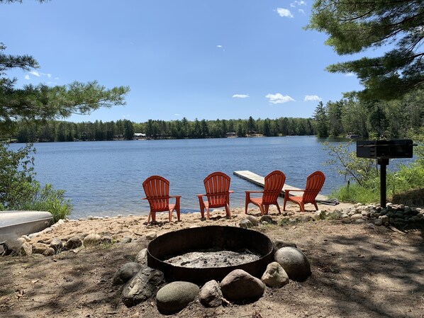 Bailey’s Rustic Lakehouse on beautiful, All-Sports Tee Lake in Lewiston ...