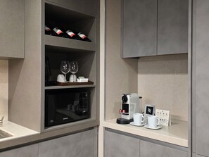Seminar Suite | Cozinha privada | Um frigorífico, um micro-ondas, uma placa de cozinha