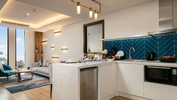 Suite, 2 quartos | 1 quarto, minibar, cofre no quarto, secretária