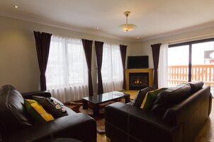 TV de tela plana 42 polegadas com canais digitais, TV, lareira