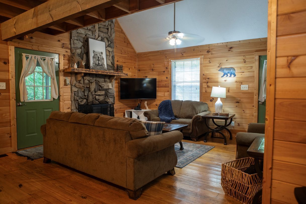 Cozy Pet Friendly Cabin In Townsend W/ Tons Of Privacy.  Sleeps 8. - Maryville, TN