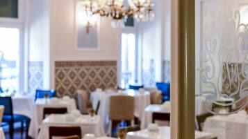 Café da manhã com buffet grátis todos os dias
