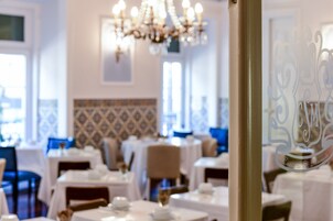 Café da manhã com buffet grátis todos os dias
