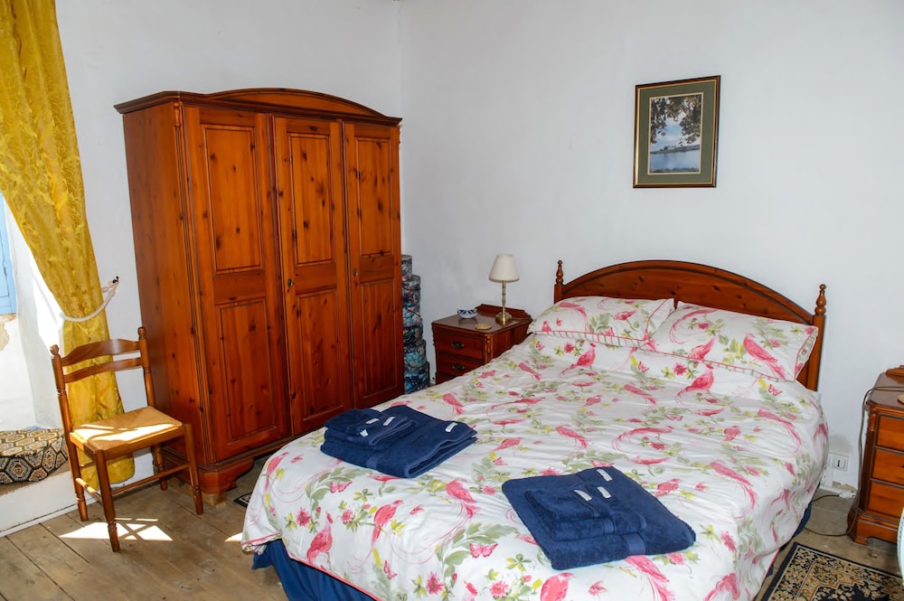 Four Beautiful 4* Gites Surrounding A Courtyard, Perfect For Families And Groups - Lot