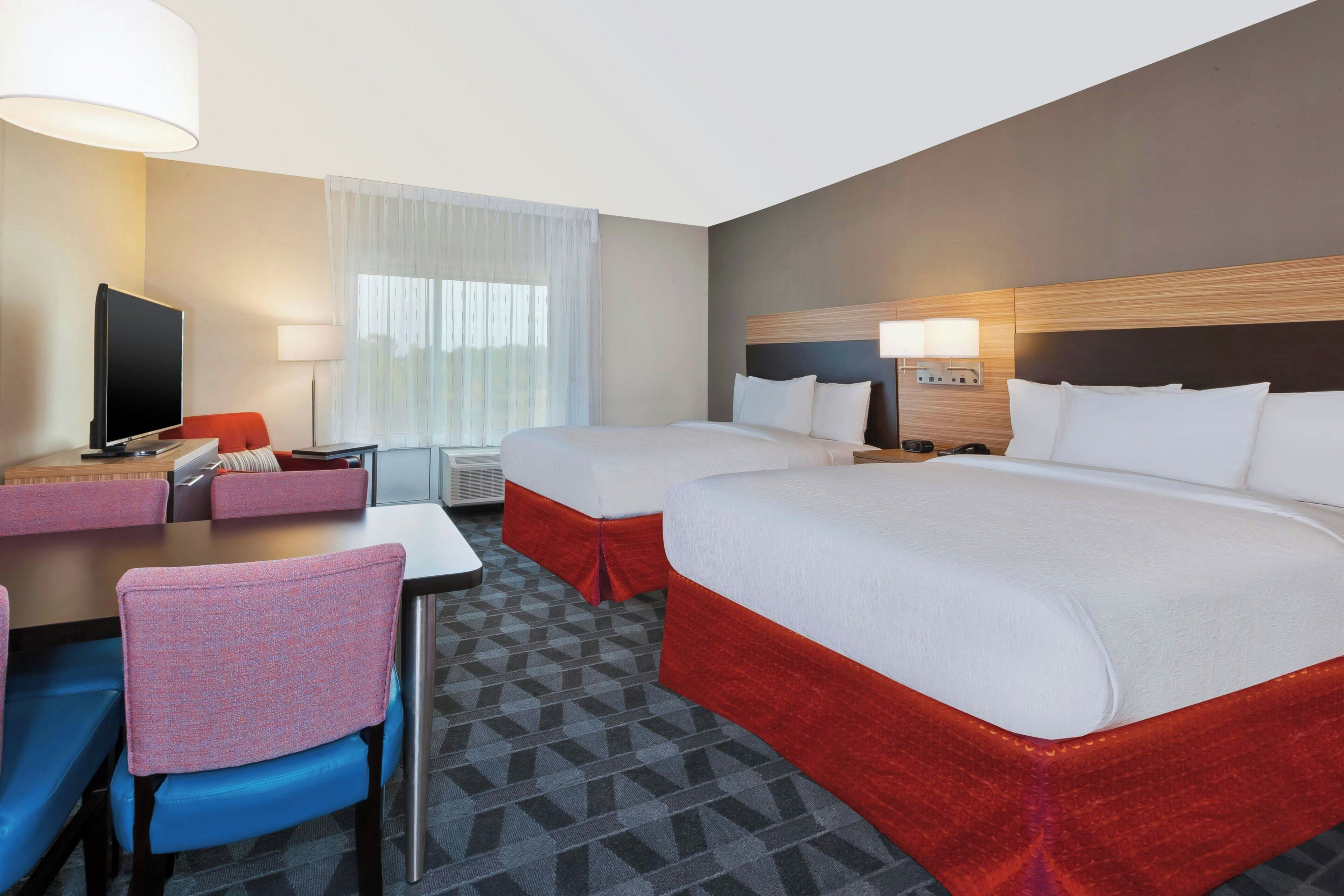 Estúdio, 2 camas Queen | Escrivaninha, ferros/tábuas de passar roupa, berços grátis