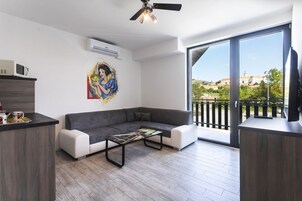 Cartoon Apartment (15) | Sala | Televisor LCD de 102 cm com canais digitais, televisor 