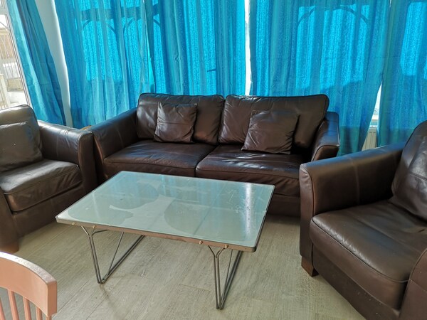 The Blue House - Detached 2 Bedroom Villa On A Sandy Beach Front - Clacton-on-Sea