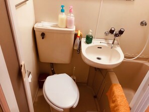 Quarto duplo (Bunk Bed) | Banheiro | Chuveiro/banheira combinados, banheira de imersão