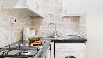 Quarto quádruplo, banheiro privativo | Cozinha privada