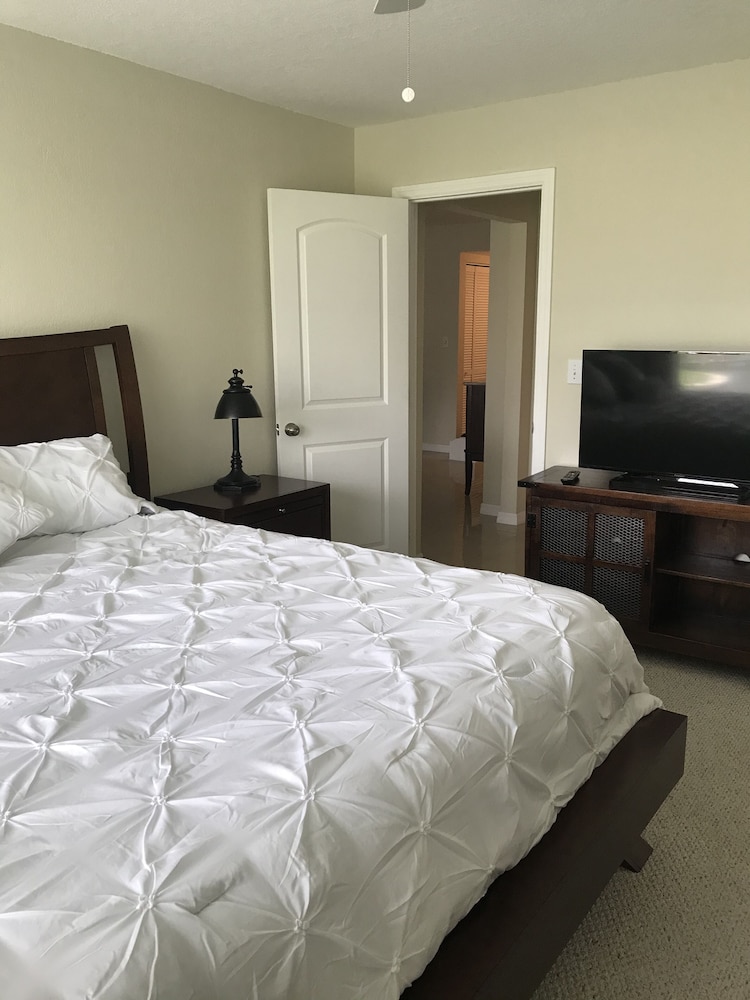 Beautiful 2 Br/2 Ba Condo On The 8th Green At Isla Del Sol - St. Petersburg, FL