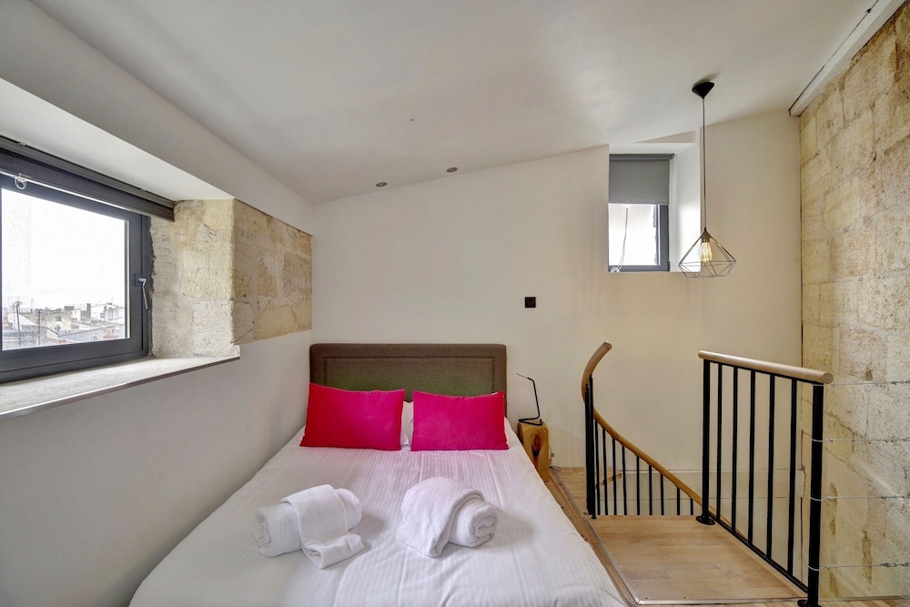 Au Marché Des Capucins - Joli T2 En Duplex - Bordeaux