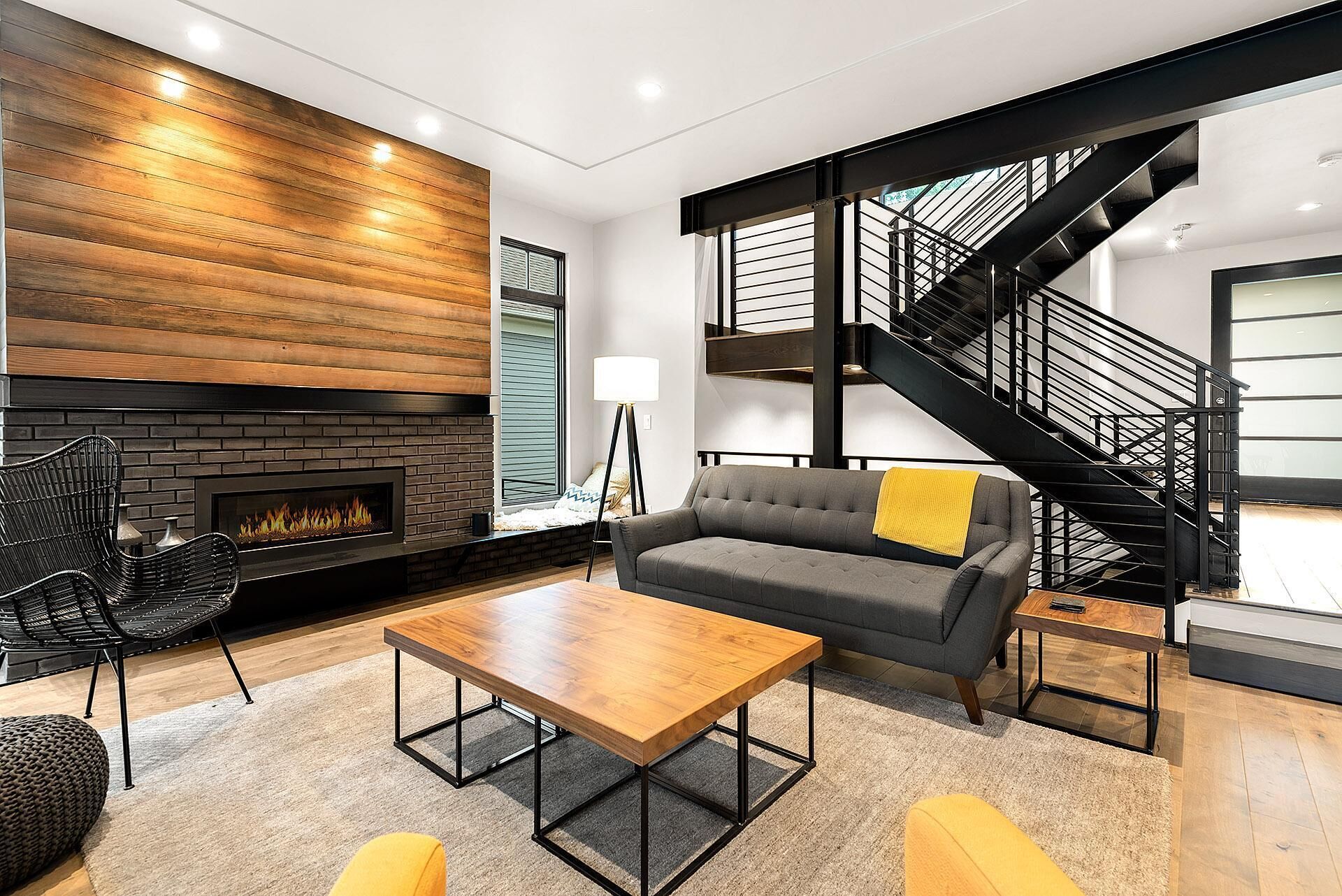 Casa, várias camas (204 S. Grant Ave*) | Sala de estar | TV, brinquedos, livros