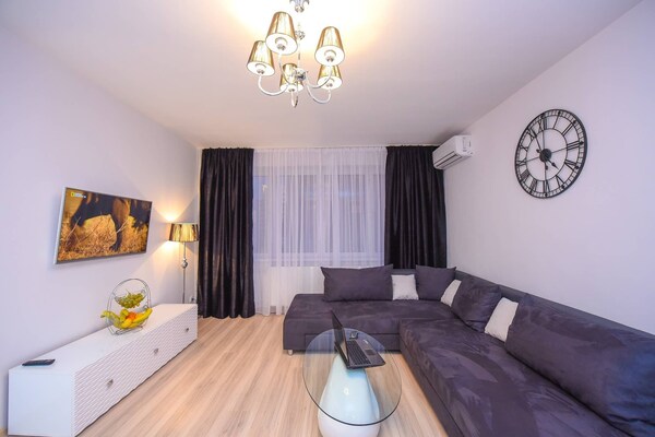 Privilege Apartment - Two Bedrooms - 5 Guests - Cismigiu Gardens - Bucharest