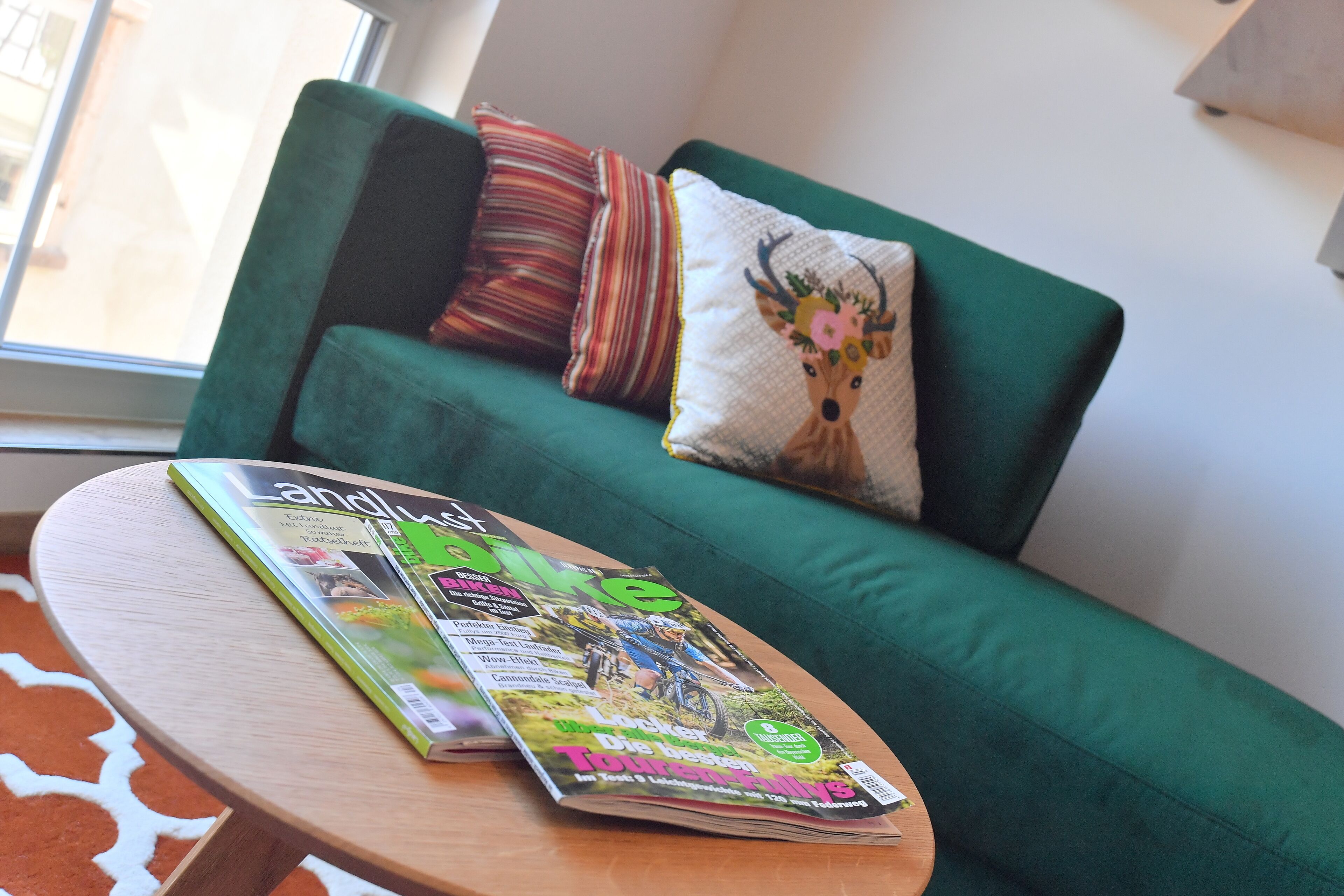 Apartamento superior (7) | Área de estar | Smart TV 55 polegadas com canais a cabo, TV