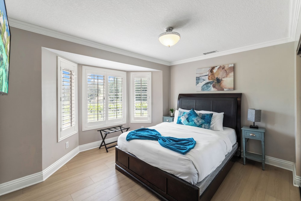 Beautiful Pool Home Steps From Wineries! - Temecula, CA