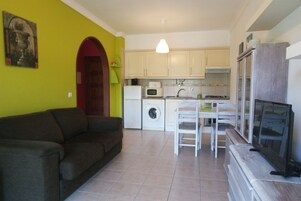 Apartamento, 1 quarto | Sala de estar