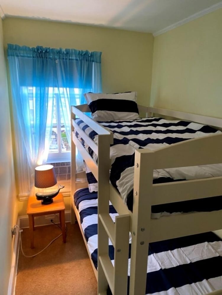 Ocean Views, Seconds To The Beach, And A 5 Minute Walk To Downtown Shopping! - Cape May, NJ