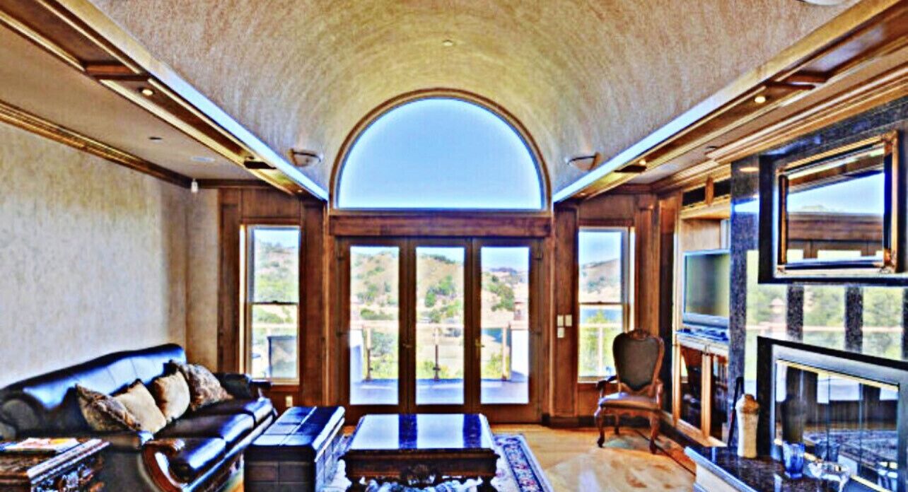 Luxury Villa: Silicon Valley's 30-acre Eden Of Paradise:lake Views & Events - Gilroy, CA